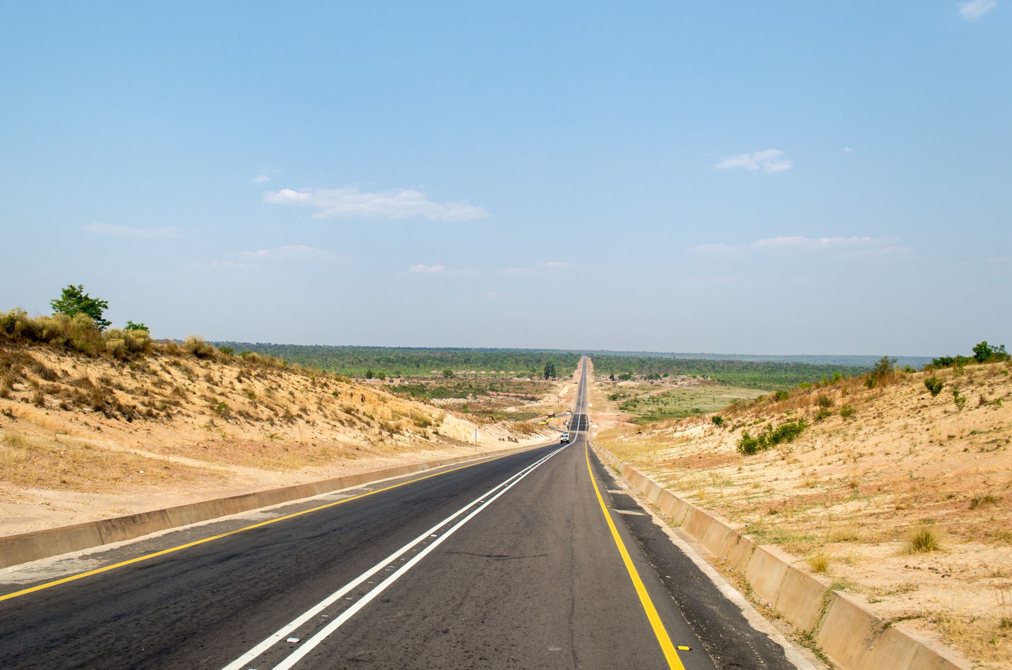 Angola: nell'est del Paese è necessario costruire almeno 2000 km di ...