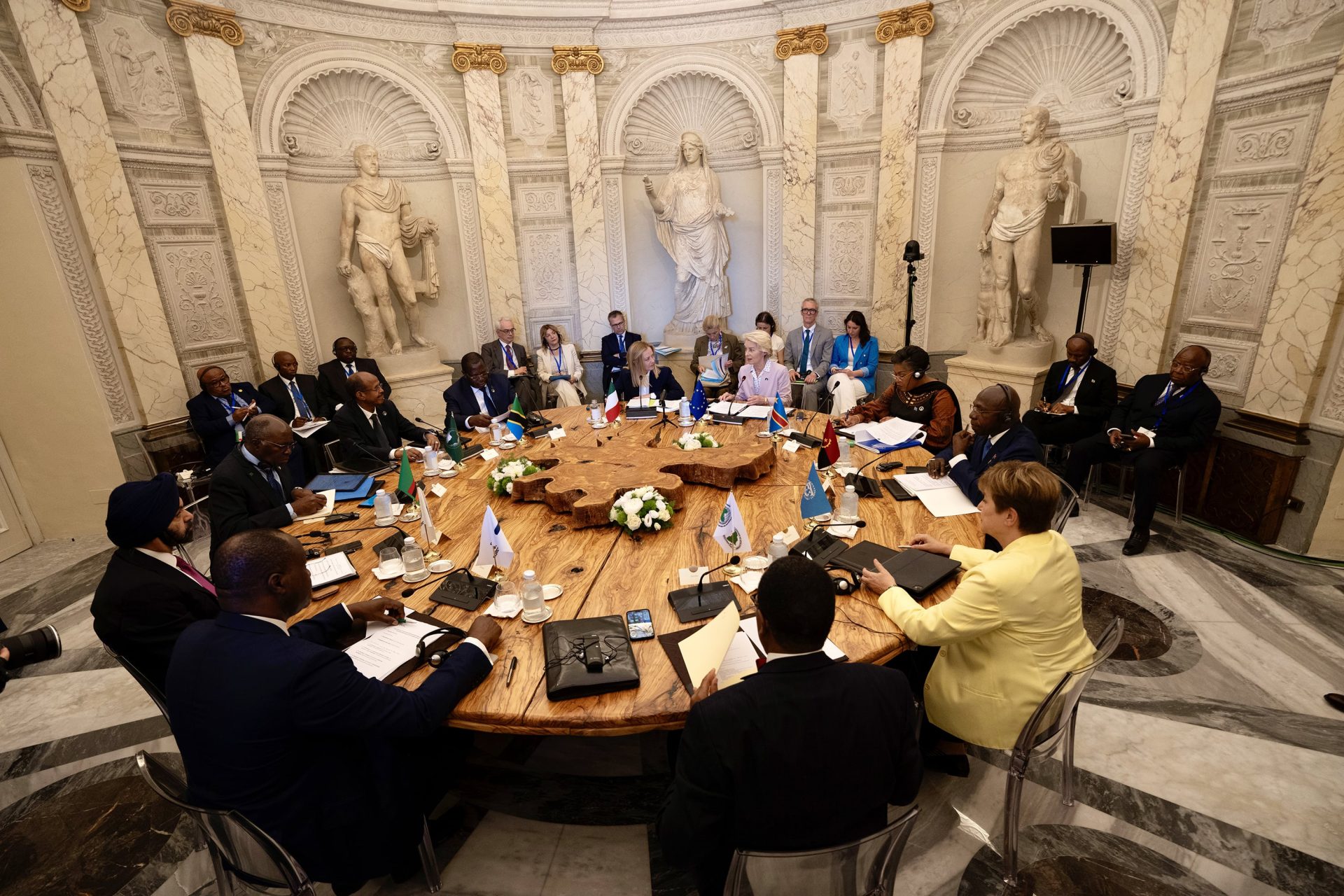 Piano Mattei, da Cdp e Sace 250 milioni per il Corridoio di Lobito ...